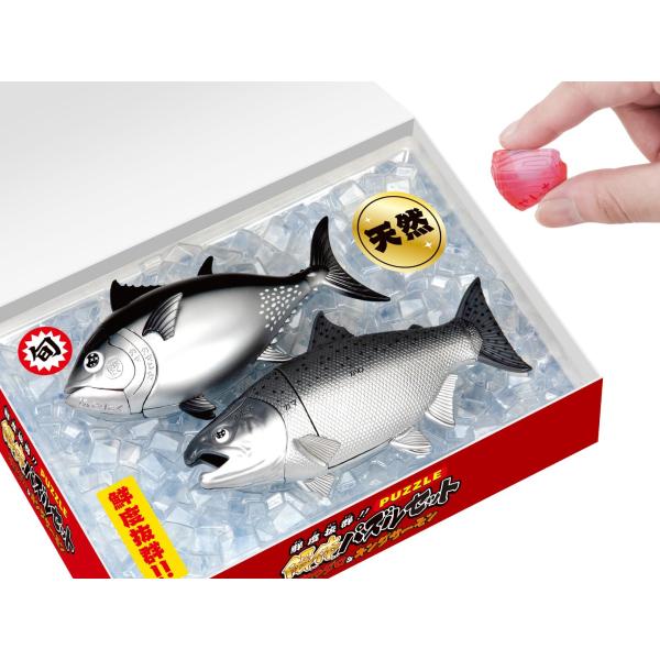 ・【サイズ】本マグロ：W130×D52×H69mm、キングサーモン：W135×D40×H65mm・【素材】PVC・PET・紙・【対象年齢】6才〜