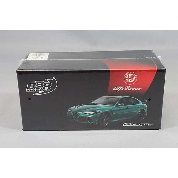 アルファロメオ・ジュリアのバリエーションが２つ登場。共に2021年に発表された特別仕様で、軽量化された「GTA」と、リアシートをオミットしてロールケージを装備、サイドウィンドウを樹脂製に差し替えるなど更に過激なチューンが施された「GTAm」...