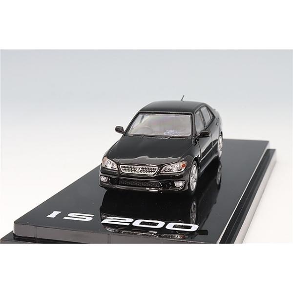 ホビージャパンの1/64ダイキャストシリーズ"HJ64"から"ホンダ シビック (AT) LATE VERSIONのノーマルホイール仕様の登場です。　製品にはクリアケースと台座が付属しますのでコレクションに最適です。