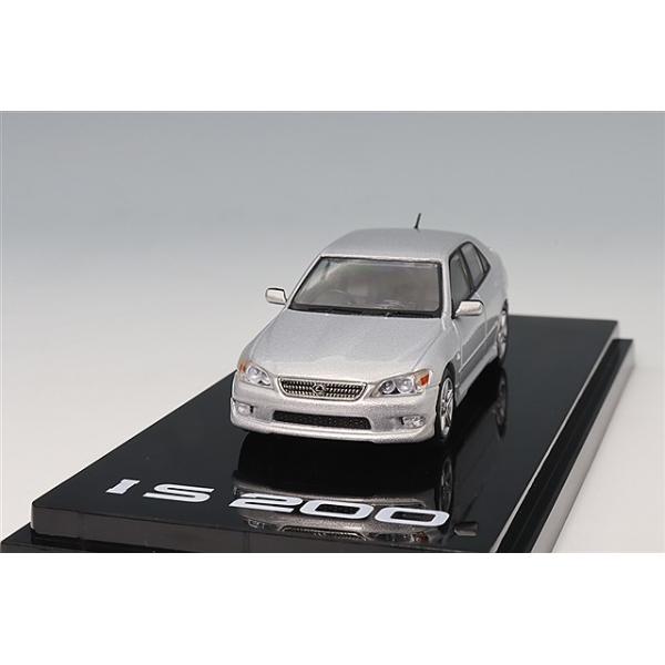 ホビージャパンの1/64ダイキャストシリーズ"HJ64"から"ホンダ シビック (AT) LATE VERSIONのノーマルホイール仕様の登場です。　製品にはクリアケースと台座が付属しますのでコレクションに最適です。