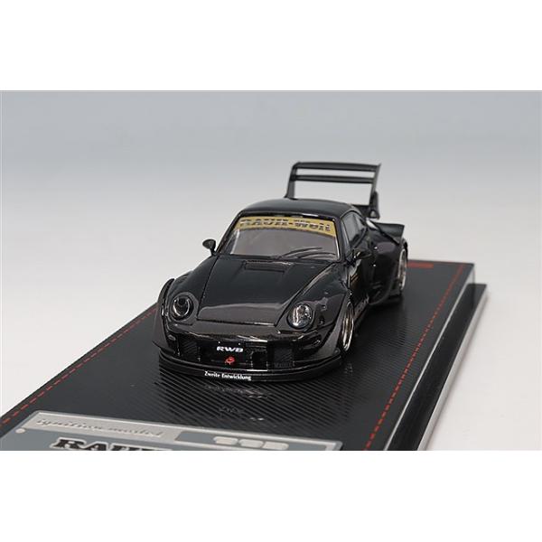 RWBのデモカー「993」を1/64スケール ダイキャストモデルで再現しました。ボディカラー：ブラック。WORKマイスターM1タイプ 18インチホイール(ポリッシュ＆ゴールド)装着。前後ワイドフェンダーに2段タイプのハイウィング、フロントリ...