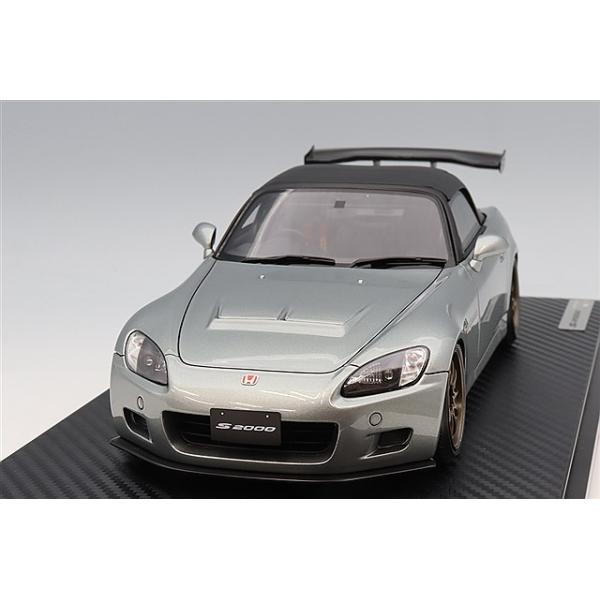 「S2000 (AP1)」を1/18スケール レジンモデルで再現。　ボディカラー：ガンメタリック。　CE28タイプ17インチホイール(ブロンズ)にローダウン仕様。　純正エアロパーツ(フロントリップスポイラー、サイドステップ)、GTウィング、...