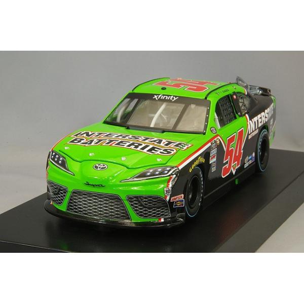 モデルは2021年5月にダーリントン・レースウェイで開催されたNASCAR Xfinityシリーズのスローバックイベントでタイ・ギブスがドライブするTOYOTAスープラを再現した1/64スケールのダイキャストモデル完成品です。　マシンはギブ...