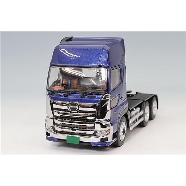 ●日野自動車の大型トラック、プロフィアのトラクタ、SSセミトラクタ 6×4を1/50スケールで再現　●濃いブルーのメタリックカラー　●キャビンはハイルーフタイプをグリルやクロームメッキバンパーなどのディテールまでリアルに再現　●駆動系やカプ...