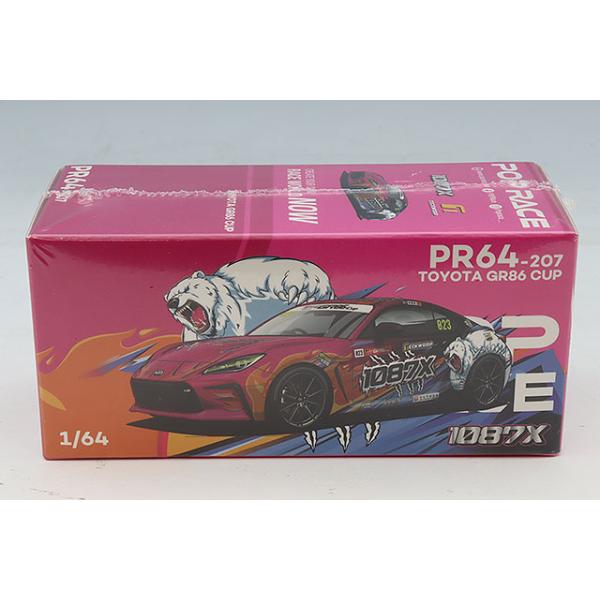 ●1087Xが2025年のワンメイクレース「GR86 Cup」に参戦するマシンを、1/64スケールで精密モデル化。「ファイア＆アイス」をテーマにした鮮烈なラッピングは、情熱の炎と氷の冷たさを融合させた唯一無二のデザイン。特に後輪フェンダー付...