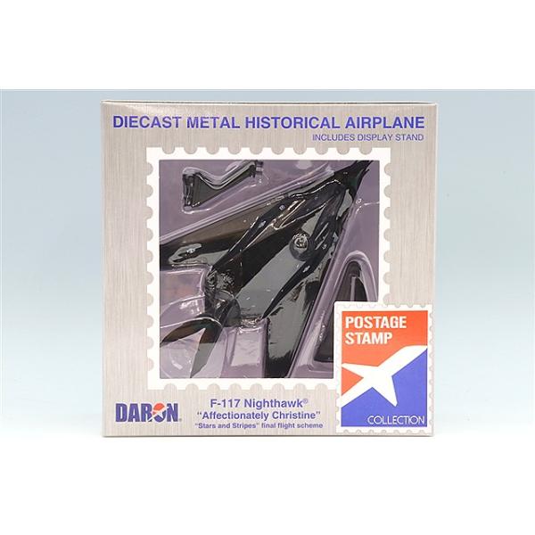 ●POSTAGE STAMPシリーズは航空史を彩ってきた世界中の名機を手頃なサイズでラインナップしているシリーズです。　本体はダイキャスト製で重量感もタップリです！　どのモデルも展示用スタンドが付属。　集めて並べれば、机上はまるで航空博物館！