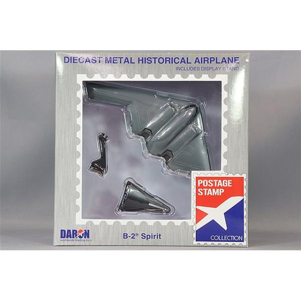●POSTAGE STAMPシリーズは航空史を彩ってきた世界中の名機を手頃なサイズでラインナップしているシリーズです。　本体はダイキャスト製で重量感もタップリです！　どのモデルも展示用スタンドが付属。　集めて並べれば、机上はまるで航空博物館！