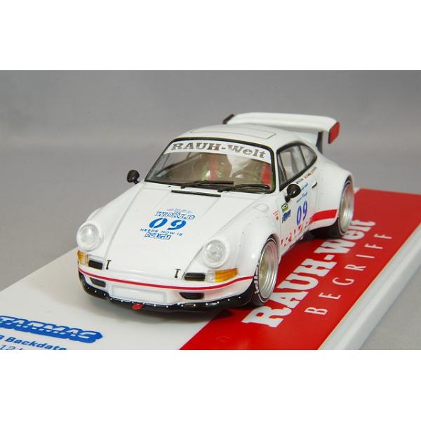 2019年に開催したアイドラーズ12時間耐久レースに出場した「RWB Backdate」を1/43スケールダイキャスト素材でモデル化。ナロー仕様の外観にワイドタイプのオーバーフェンダー、特徴的な2段ウィング、ローダウンを再現。マーク類はタン...