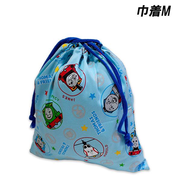 巾着 きんちゃく 袋 小物入れ かばん 体操服袋 上靴袋 給食エプロン袋 日本製 きかんしゃトーマス THOMAS最新柄の巾着Mになります。体操服・給食エプロン・上履き等入ります。【サイズ】約26.5cm×29.5cm【素材】　綿100％【...