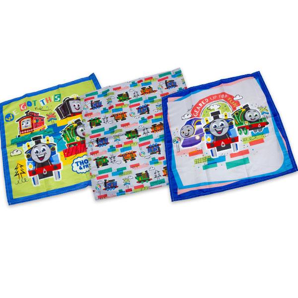 ナフキン ランチクロス ナプキン ランチョンマット 給食 ランチ布 THOMAS 機関車 トーマスナフキン3枚組になります。行楽や給食の際にかかせないので何かと枚数もいりますが洗濯後は薄手の生地なので乾くのも早いですよ。大好きなキャラクター...