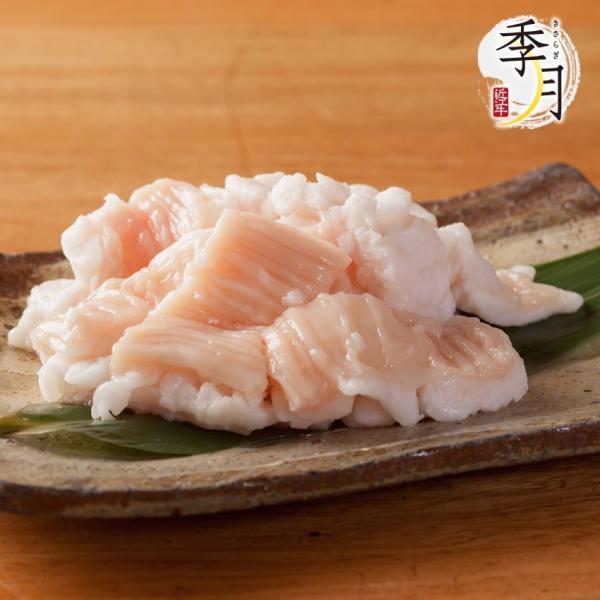 【食肉市場直接買い付け】国産の脂付きしま腸は甘みが違う！弾力のある皮の下には、コラーゲン、甘みがぎっしり詰まった脂が！すこし皮面をよく焼き頬張れば旨味が口の中いっぱいに広がります。ご家庭の焼肉、バーベキューを高級焼肉店へと早変わり。ホルモン...