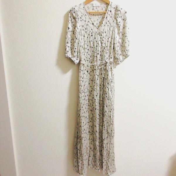 【商品名】23SS FRAY I.D フレイアイディー IPEKERカシュクールサテンワンピース FWFO231212 サイズ1 アイボリー【ブランド】FRAY I.D フレイアイディー【対象】レディース【ランク】SA ※若干の使用感はある...