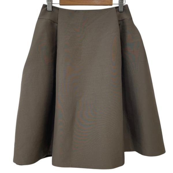 【商品名】FOXEY フォクシー Skirt Fragonard ウール シルクブレンド フレアスカート 38 ダークグレー【ブランド】FOXEY フォクシー【対象】レディース【ランク】A ※使用感はあるが、傷や汚れの少ない商品【カラー】ダ...