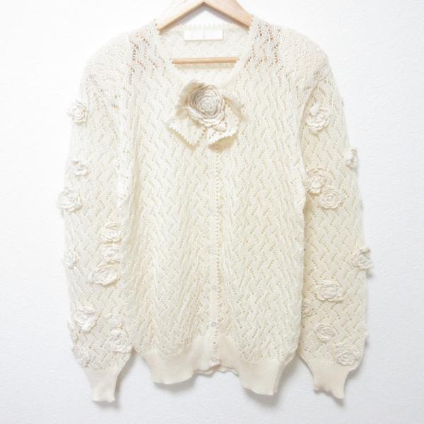 【商品名】INGEBORG インゲボルグ 3Dフラワー 透かし編み クロシェニット カーディガン オフホワイト【ブランド】INGEBORG インゲボルグ【対象】レディース【ランク】SA ※若干の使用感はあるが、全体的に状態の良い商品【カラー...