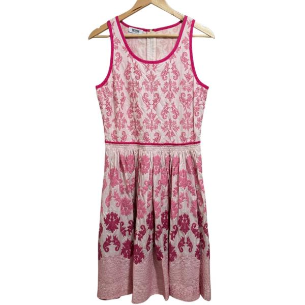 【商品名】MOSCHINO CHEAP AND CHIC モスキーノ チープアンドシック エンブロイダリー ひざ丈 フレアワンピース ピンク【ブランド】MOSCHINO CHEAP AND CHIC モスキーノ チープアンドシック【対象】レ...