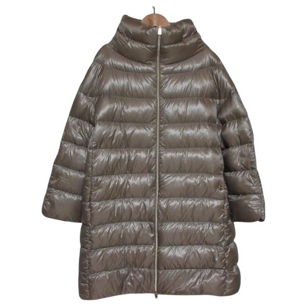 【商品名】23AW Herno ヘルノ MATILDE ボトルネック ダウンコート PI1283DIC サイズ42 グレージュ【ブランド】Herno ヘルノ【対象】レディース【ランク】A ※使用感はあるが、傷や汚れの少ない商品【カラー】グレ...
