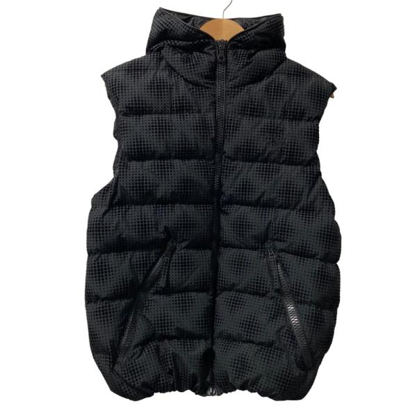 【商品名】ALBERTO BRESCI アルベルトブレーシ フード付き ダウンベスト サイズ50 ブラック【ブランド】ALBERTO BRESCI アルベルトブレーシ【対象】メンズ【ランク】SA ※若干の使用感はあるが、全体的に状態の良い商...