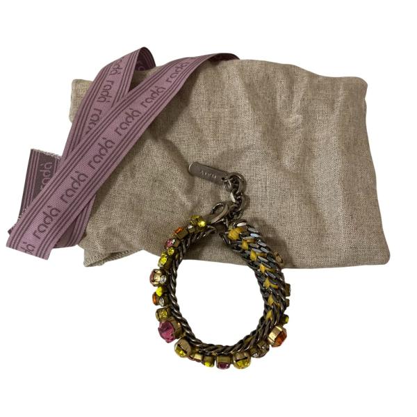 【商品名】rada ラダ ビジュー ブレスレット マルチカラー【ブランド】rada ラダ【対象】レディース【ランク】SA ※若干の使用感はあるが、全体的に状態の良い商品【カラー】マルチカラー【実寸サイズ】全長22cm 腕周り内周17cm、重...