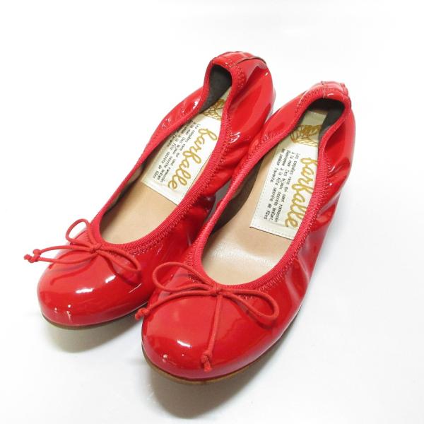 【商品名】farfalle ファルファーレ ELDA エルダ エナメル ラウンドトゥ バレエシューズ パンプス 23cm レッド【ブランド】farfalle ファルファーレ【対象】レディース【ランク】A ※使用感はあるが、傷や汚れの少ない商...
