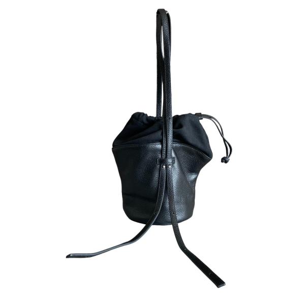 【商品名】H.V.F.N havefun ハブファン TINA 巾着 ドローストリング ハンドバッグ ブラック【ブランド】H.V.F.N ハブファン【対象】レディース【ランク】SA ※若干の使用感はあるが、全体的に状態の良い商品【カラー】ブ...