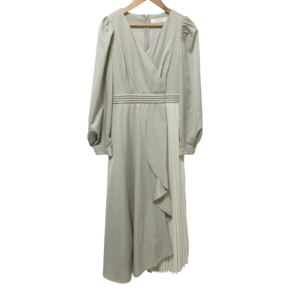 【商品名】Herlipto ハーリップトゥ Mayfair Ruffled Dress プリーツコンビドレス 長袖 ロング ワンピース 1231305041 S ベージュ【ブランド】Herlipto ハーリップトゥ【対象】レディース【ランク...