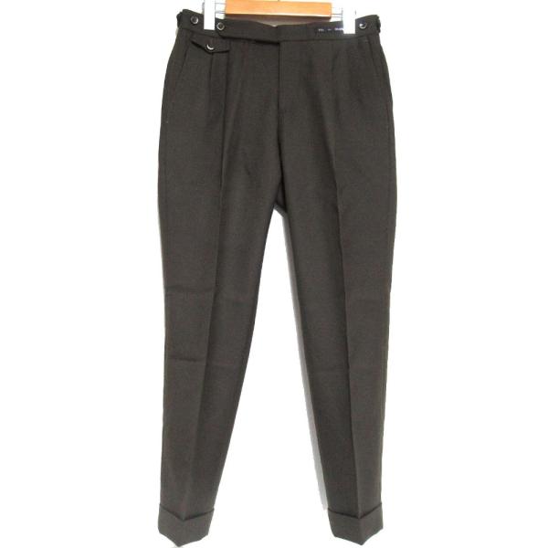 【商品名】PT01 ピーティーゼロウーノ ビームスF別注 ジェントルマンフィット スラックスパンツ サイズ44 カーキ【ブランド】PT01 ピーティーゼロウーノ【対象】メンズ【ランク】SA ※若干の使用感はあるが、全体的に状態の良い商品【カ...