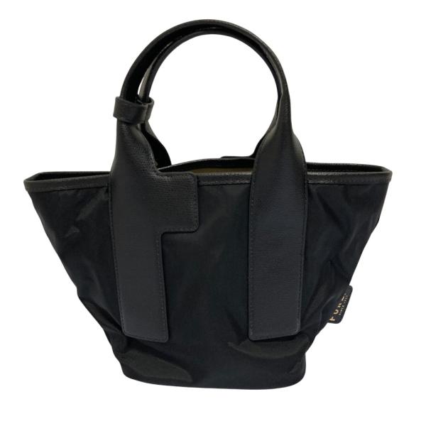 【商品名】FURLA フルラ Piuma レザーハンドル ミニトートバッグ ブラック 【ブランド】Furla フルラ【対象】レディース【ランク】A ※使用感はあるが、傷や汚れの少ない商品【カラー】ブラック【実寸サイズ】高さ18.5cm、幅3...