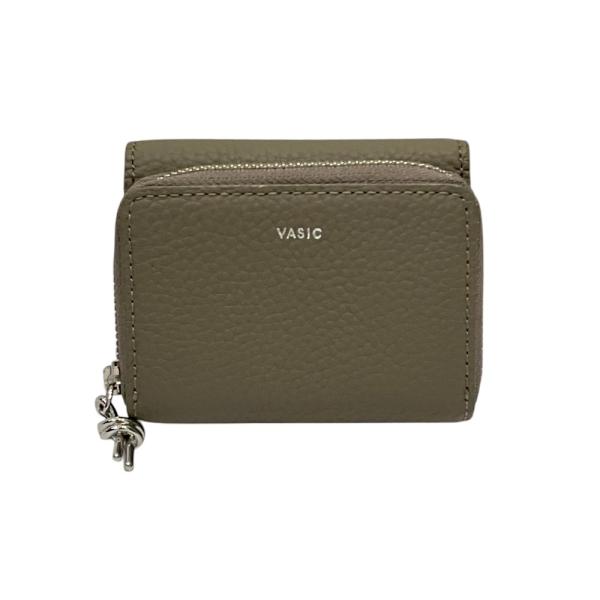 【商品名】VASIC ヴァジック Round Mini mini 三つ折り財布 コンパクトウォレット レザー グレー【ブランド】VASIC ヴァジック【対象】レディース【ランク】SA ※若干の使用感はあるが、全体的に状態の良い商品【カラー】...