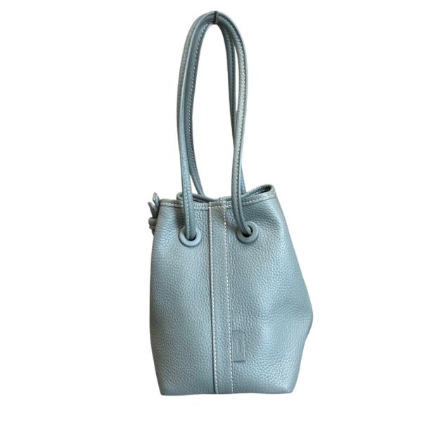 【商品名】VASIC ヴァジック BOND MINI レザーハンドバッグ ブルー【ブランド】VASIC ヴァジック【対象】レディース【ランク】SA ※若干の使用感はあるが、全体的に状態の良い商品【カラー】ブルー【実寸サイズ】高さ20cm、幅...