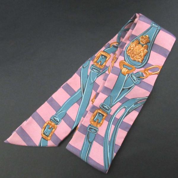 【商品名】HERMES エルメス BRIDES de GALA 式典用馬勒 シルク ツイリースカーフ ピンク系【ブランド】HERMES エルメス【対象】レディース【ランク】SA ※若干の使用感はあるが、全体的に状態の良い商品【カラー】ピンク...