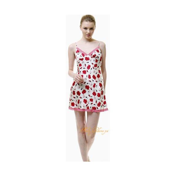 ●少し色の入ったオフホワイトに落ち着いた花をデザイン●胸元と裾にはピンクのかわいいレースがかわいいスリップ。ミニ丈でインナーに最適●ストラップはアジャスター付きで自由に調整可●シルク100％でスベスベの肌触り※実寸サイズ●M:身長152-1...