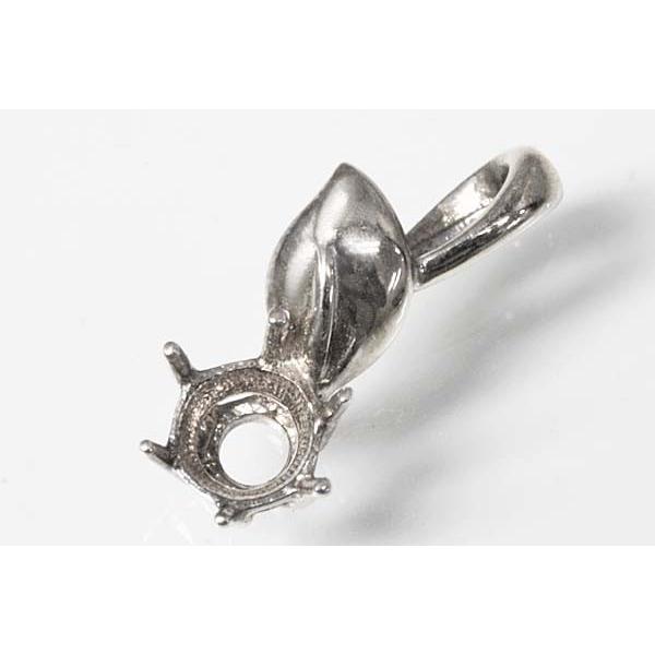 ルースを実に、葉をあしらったデザイン空枠です。この枠にはラウンドφ4ミリ（誤差0.2ミリ）のルースを留めることが出来ます。○ルース形状：ラウンド○ルースサイズ：φ4ミリ○素材：選択して下さい。○重量：約0.5グラム（ＳＶ925の場合）※メー...