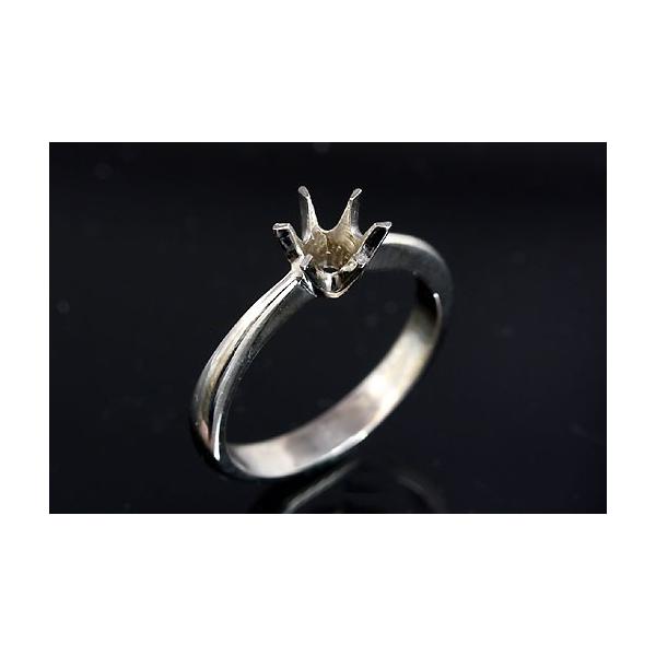 ６本爪リング空枠。裏抜きなし。この枠にはラウンドφ 5．０ミリ（誤差0.2ミリ）のダイヤモンドカットのルースを留めることが出来ます。○ルース形状：ラウンド（ダイヤモンドカット）○ルースサイズ：φ5．０ミリ○素材：選択してください。○重量：約...