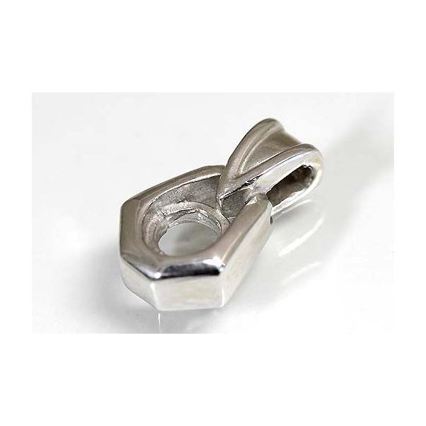 ラウンドルース用空枠。レール留めです。この枠にはラウンドφ4.5ミリ（誤差0.2ミリ）のルースを留めることが出来ます。○ルース形状：ラウンド○ルースサイズ：φ4.5ミリ○素材：選択して下さい。○重量：約1.0グラム（ＳＶ925の場合）※メー...