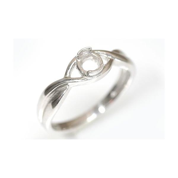 シンプルで石の良さを引き立てる枠です。この枠にはラウンド直径4ミリ（誤差0.2ミリ）のルースを留めることが出来ます。○ルース形状：ラウンド○ルースサイズ：φ4.0ミリ○素材：選択してください。○重量：約2.0グラム○要リングサイズ※メール便...