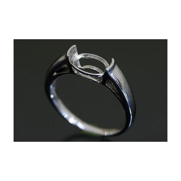 シンプルなタンクリングです。この枠にはオーバル8ミリ×6ミリ（誤差0.3ミリ）のルースを留めることが出来ます。○ルース形状：オーバル○ルースサイズ：8ミリ×6ミリ○素材：選択して下さい。○重量：約2.4グラム○要リングサイズ※メール便不可※...