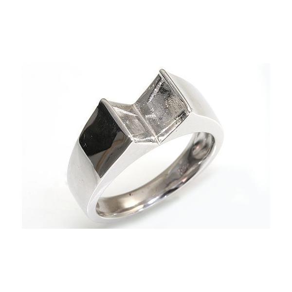 サイドのＶ字カットが印象的ななタンクリングです。この枠にはプリンセスカット　7.0ミリ×7.0ミリ（誤差0.2ミリ）のルースを留めることが出来ます。○ルース形状：プリンセス○ルースサイズ：　7.0ミリ×7.0ミリ○素材：選択して下さい。○重...