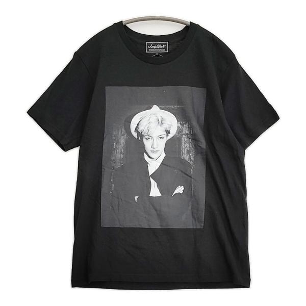 M101637-95208-39    Amplifier アンプリファイア 本田恭章 TEE design A フォトT サイズM MYSTERIOUS BOY 半袖Ｔシャツ カットソー ブラック 6-0501S 101637【参考ランク...