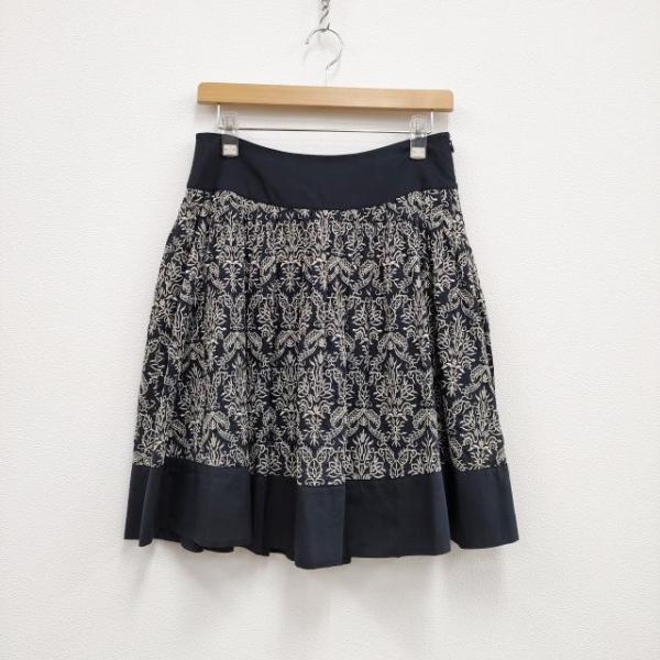 L204650-91308-19    APPENA サイズ40 刺繍 スカート ネイビー ホワイト レディース アペーナ 3-0210M 204650【参考ランク】A【全体の印象】使用感が少なく全体的に綺麗に感じられます。※詳しい商品説明...