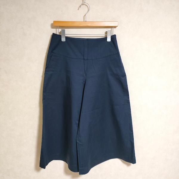 L216032-1913081-19    APPENA リネン混 ストレッチ ガウチョ サイズ40 パンツ ネイビー アペーナ 3-0522M 216032【参考ランク】B【全体の印象】使用感・ダメージがあります。※詳しい商品説明は下部に...