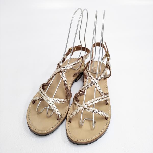 L263036-92608-19    EMOZIONI イタリア製 サイズ36 サンダル ベージュ ゴールド エモジオーニ 5-0603S 263036【参考ランク】A-B【全体の印象】やや使用感はありますが、全体的な印象としては綺麗です...