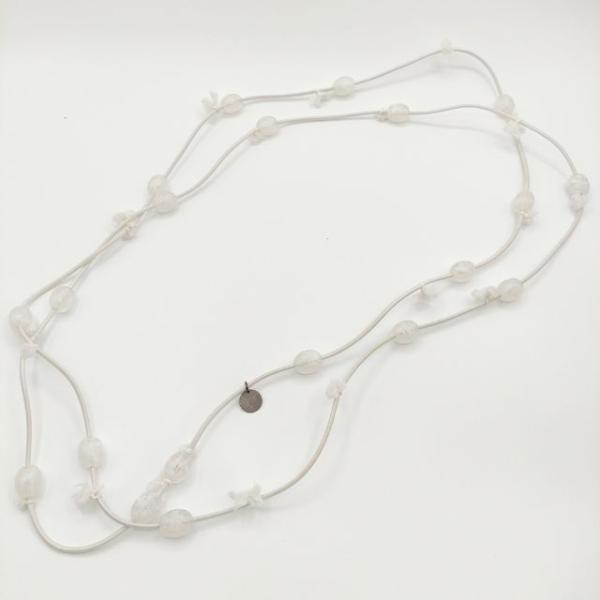 L268343-913008-49    MARIA CALDERARA マリアカルデラーラ ロング ネックレス ホワイト 5-0910G 268343【参考ランク】A-B【全体の印象】やや使用感はありますが、全体的な印象としては綺麗です。...