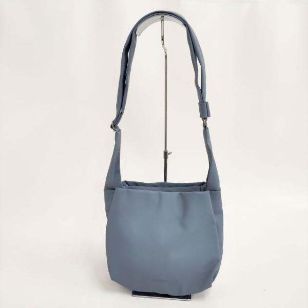 L271034-919508-59    CAMPER Globo ショルダーバッグ 定価17600円 52725-36 ショルダーバッグ ブルー カンペール 6-0202G 271034【参考ランク】A-B【全体の印象】やや使用感はありま...