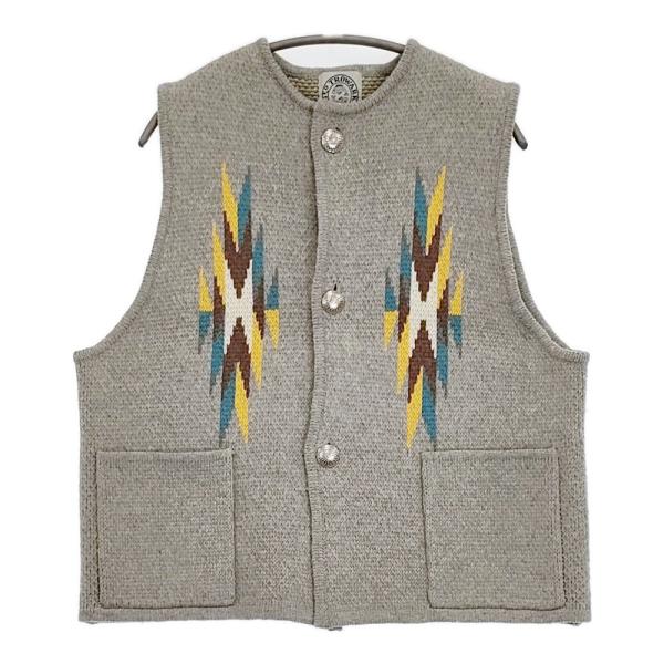 L281020-935108-99    Geo Trowark strato別注 チマヨ柄ニットベスト ナイモノねだり コンチョボタン ベスト グレー ジオトロワーク 6-0219T 281020【参考ランク】A【全体の印象】使用感が少な...