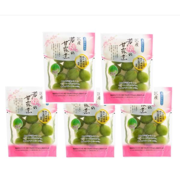 摘果された青々とした若桃を、甘露煮にしています。