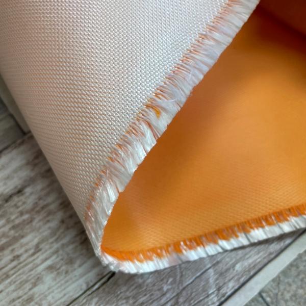 ★表示されている金額は長さ1ｍあたりの価格です★長さを1m単位で延長が可能です。※数量1＝1m/数量3＝3m ※ご希望ｍ数量をご購入下さいませ。【素材】シリカクロス【色】 オレンジ【サイズ/厚さ】 幅82cm 厚手/ 透け感なし【タイプ】 ...