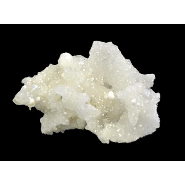 白い半透明の細かい結晶が棒状になっているぶどう石の標本です。標本のサイズは約50×35ｍｍインド産