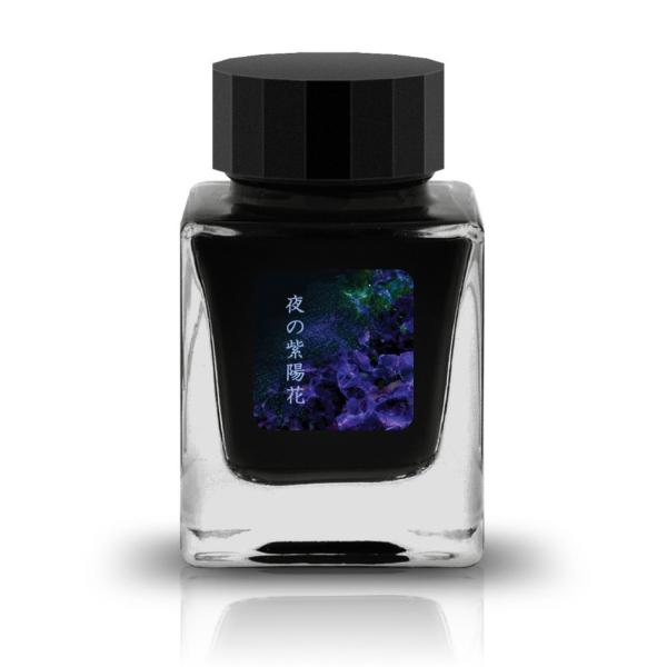 【夜の紫陽花】ラメ入り『相模原市の紫陽花』の夜の風景をイメージしました。暗闇(インク)にライトアップされた紫陽花(ラメ)が見事に輝きます。インクを滲ませると黒一色ではないところも魅力の一つです。是非夜に咲く紫陽花をお楽しみください。※ラメ入...