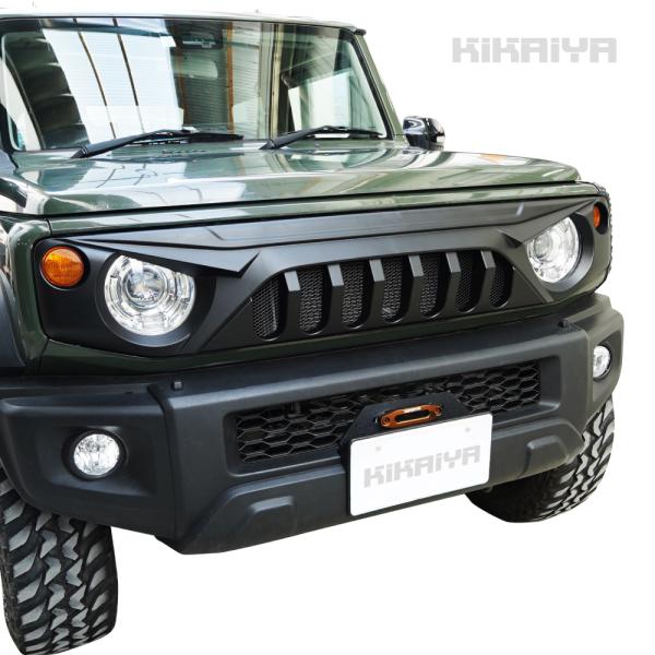 【仕様・状態】■適合車種:スズキ ジムニー（JB64）スズキ ジムニーシエラ（JB74）スズキ ジムニーノマド（JC74）■セット内容:・フロントグリル本体×1・トリムクリップ×10■本体材質：ABS樹脂■本体重量:1.5kg■取付方法:純...