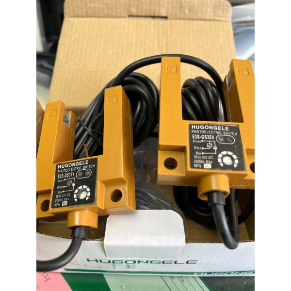 E3S-GS3E4 HUGONGELE　光電センサ フォーク形 　新古品です。オムロン社品と全く同型番、同形状なのでOEM製造されたものでオムロン社品とは他ブランド品　と思います。詳しくないので、画像からご確認下さい。＊中国語のマニュアル付き